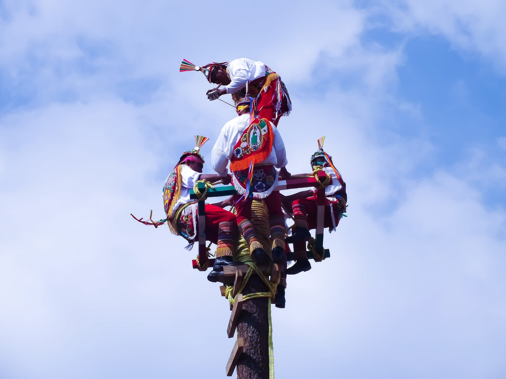 Categoría_Cultura_Voladores de Papantla – El Faro Luz y Ciencia